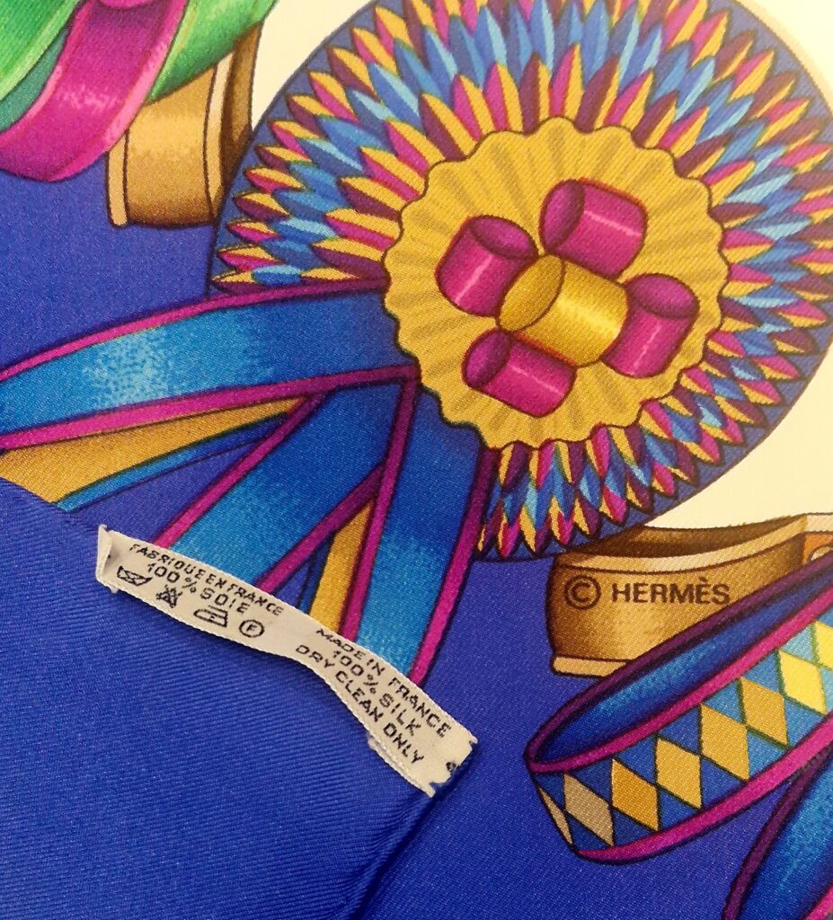 Carré Hermès “Les Rubans du Cheval”signé Joachim Metz 1988 | Trésors en ...